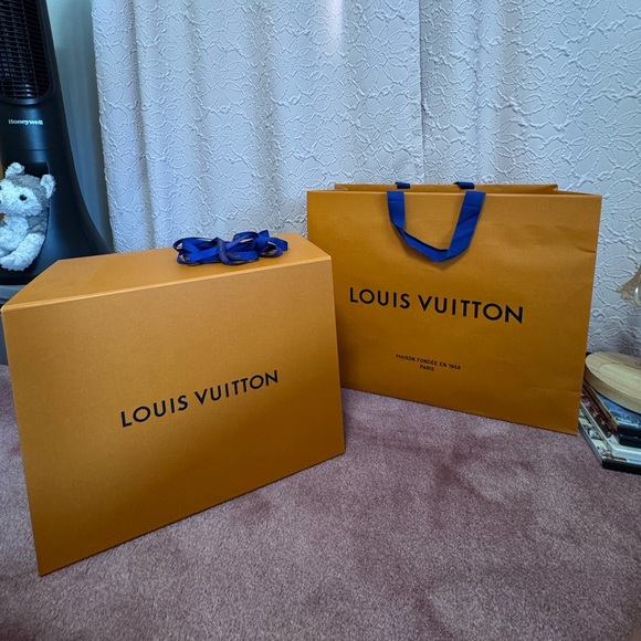 Louis Vuitton | Bags | Louis Vuitton Neverfull Medium Box And Bag ...